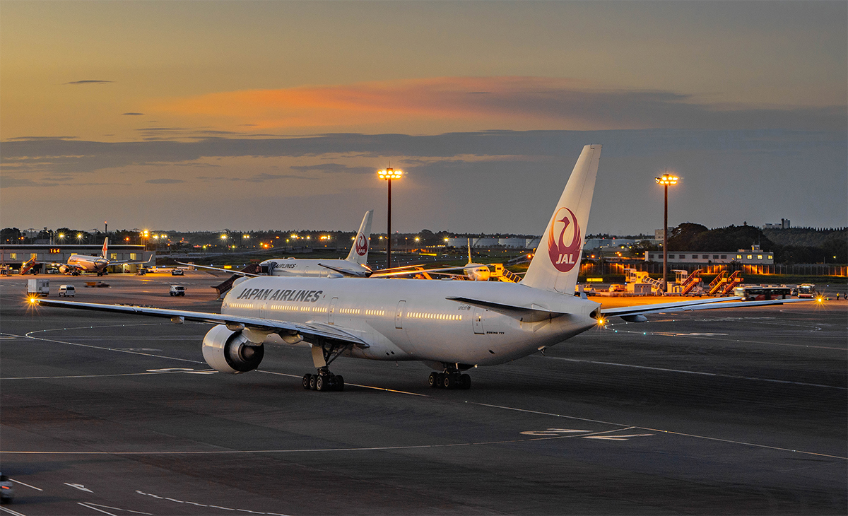 Understand Airplane Lights : A Deep Dive Into Aircraft Lighting Systems ...